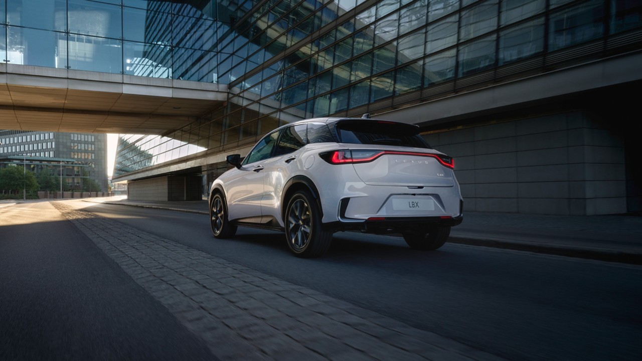 Nuovo Crossover ibrido Lexus LBX | Lexus Italia