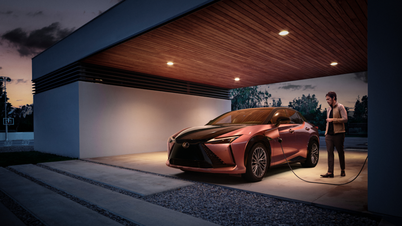 Guida elettrificata di ultima generazione | Lexus Italia